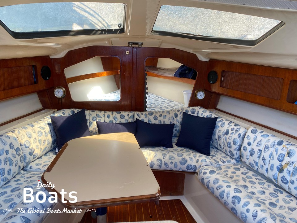 1989 Hunter Vision 32 for sale. View price, photos and Buy 1989 Hunter ...