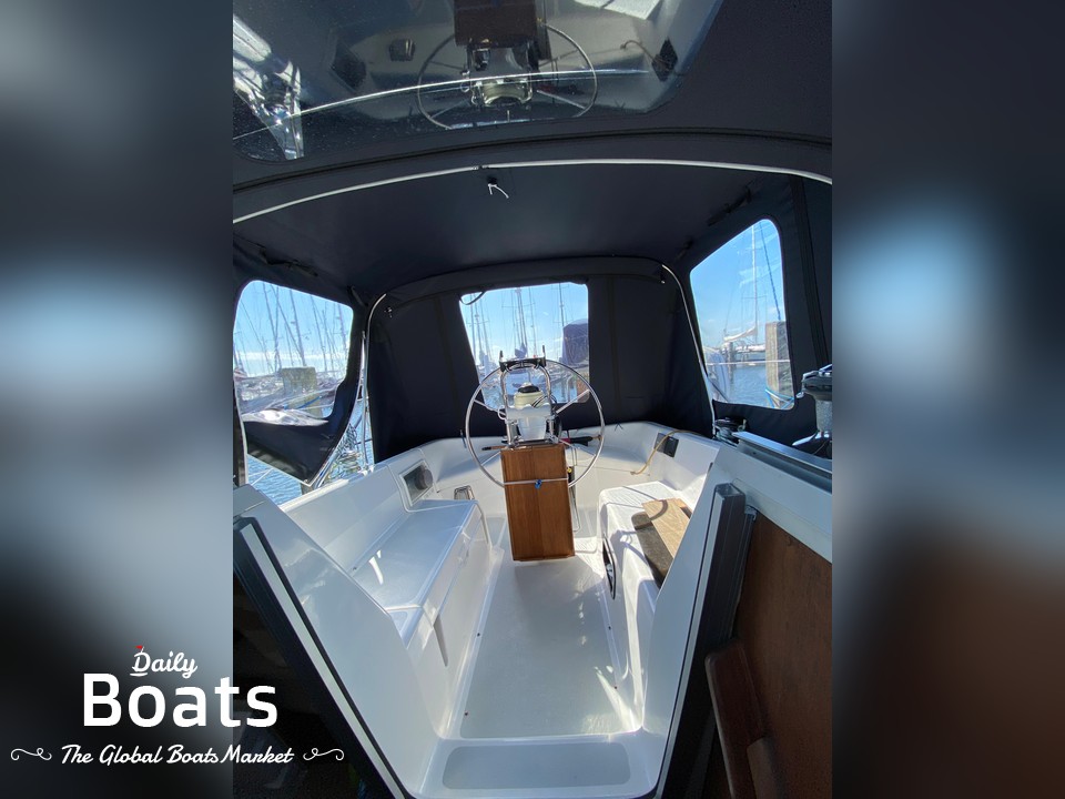 1993 Hunter 33.5 Legend for sale. View price, photos and Buy 1993 ...