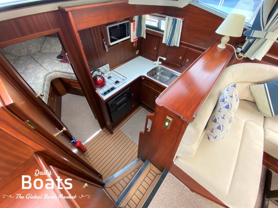 1995 Broom Ocean 34 for sale. View price, photos and Buy 1995 Broom ...