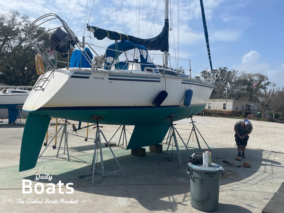 1987 Hunter 28.5 for sale. View price, photos and Buy 1987 Hunter 28.5 ...