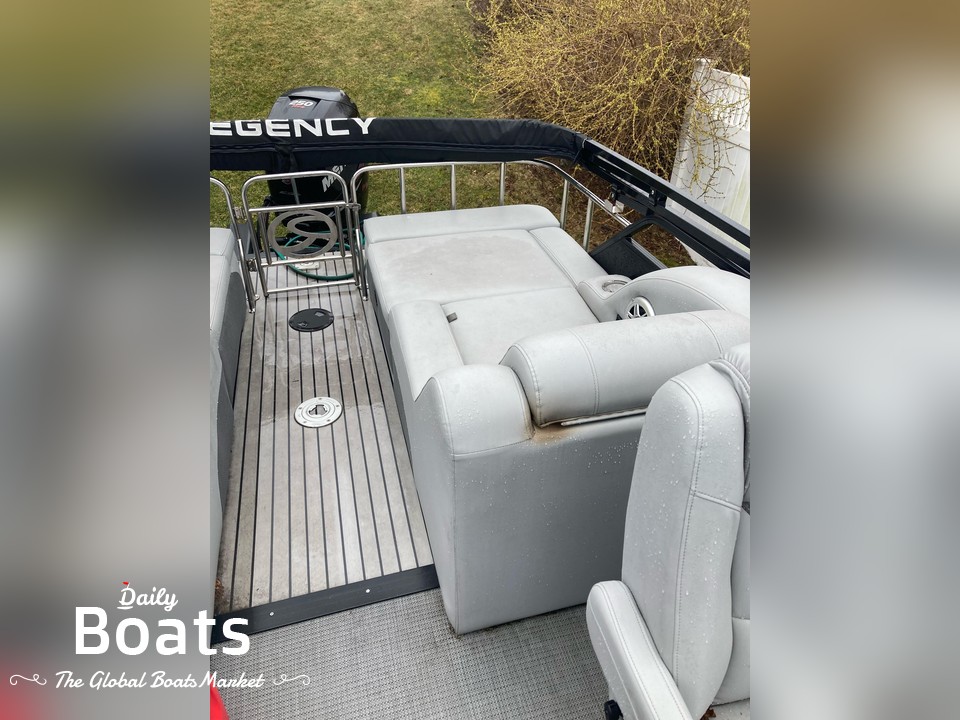 2017 Regency Yachts 254 Le for sale. View price, photos and Buy 2017 ...