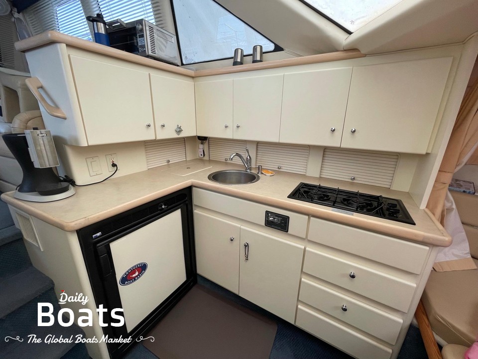 2000 Carver 326 Aft Cabin Motor Yacht for sale. View price, photos and ...