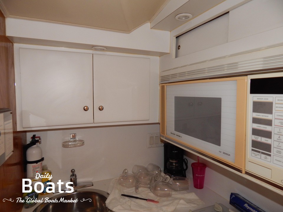 1995 Hatteras 39 Express for sale. View price, photos and Buy 1995 ...