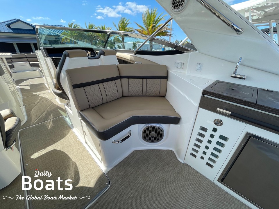 2017 Sea Ray Slx 350 Ob for sale. View price, photos and Buy 2017 Sea ...