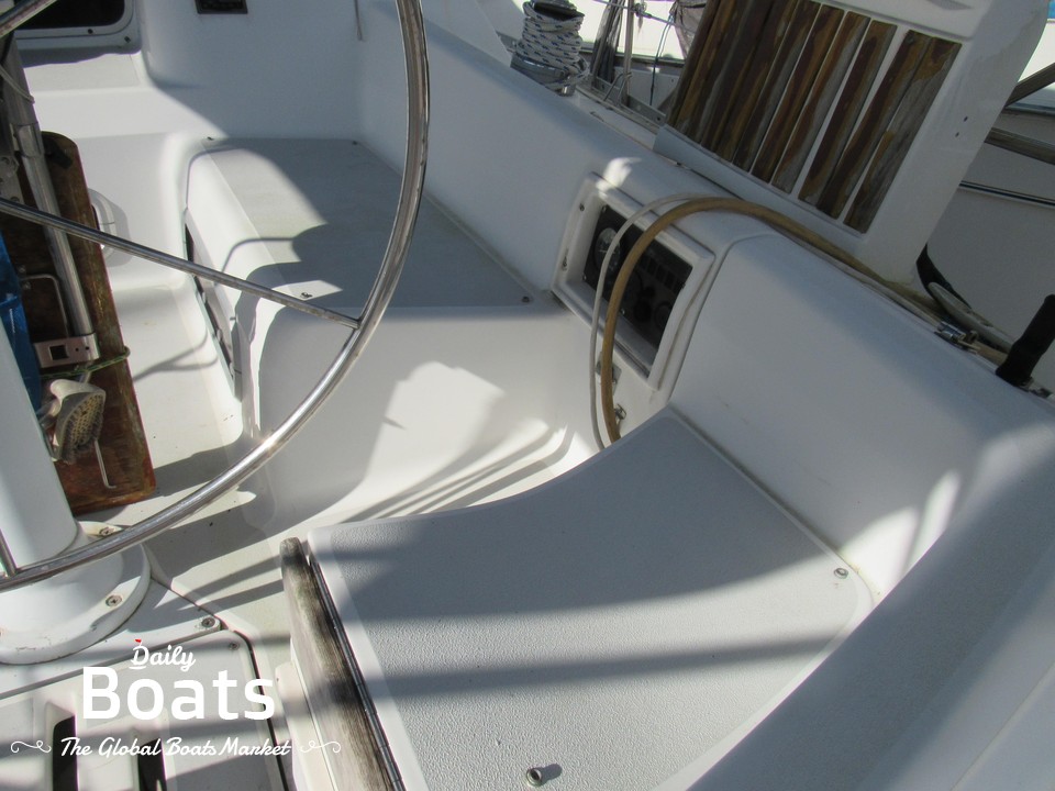 1993 Hunter Legend 37 for sale. View price, photos and Buy 1993 Hunter ...