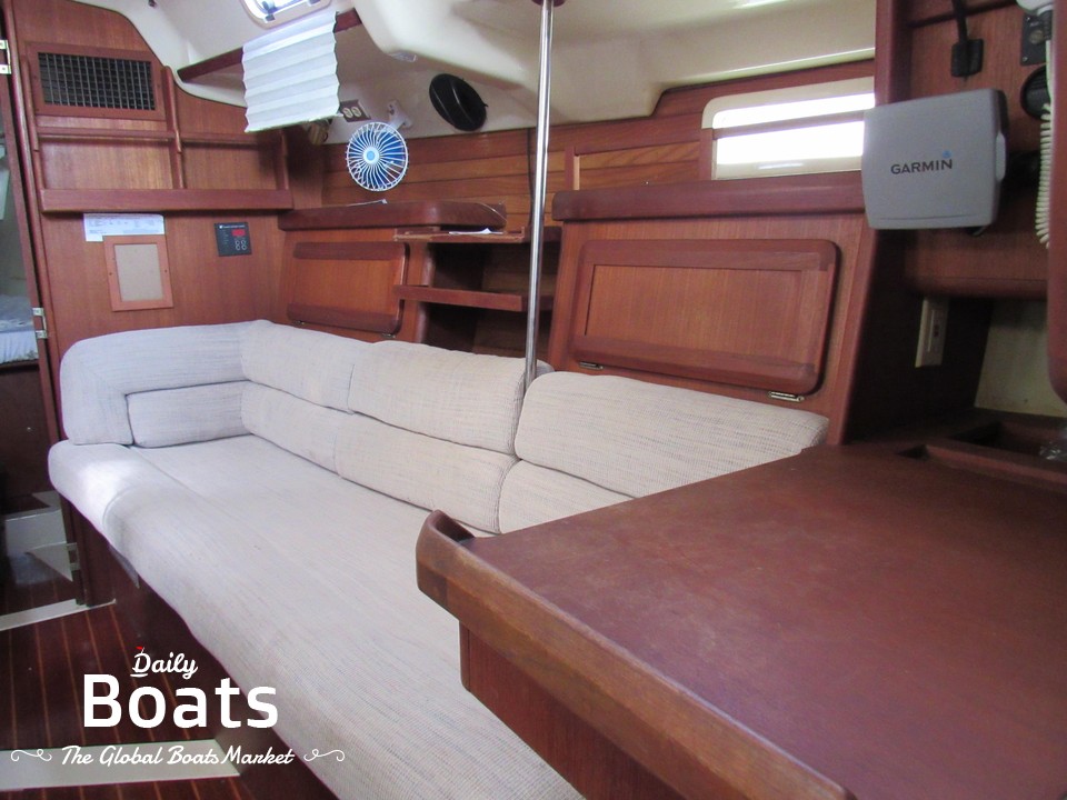 1993 Hunter Legend 37 for sale. View price, photos and Buy 1993 Hunter ...