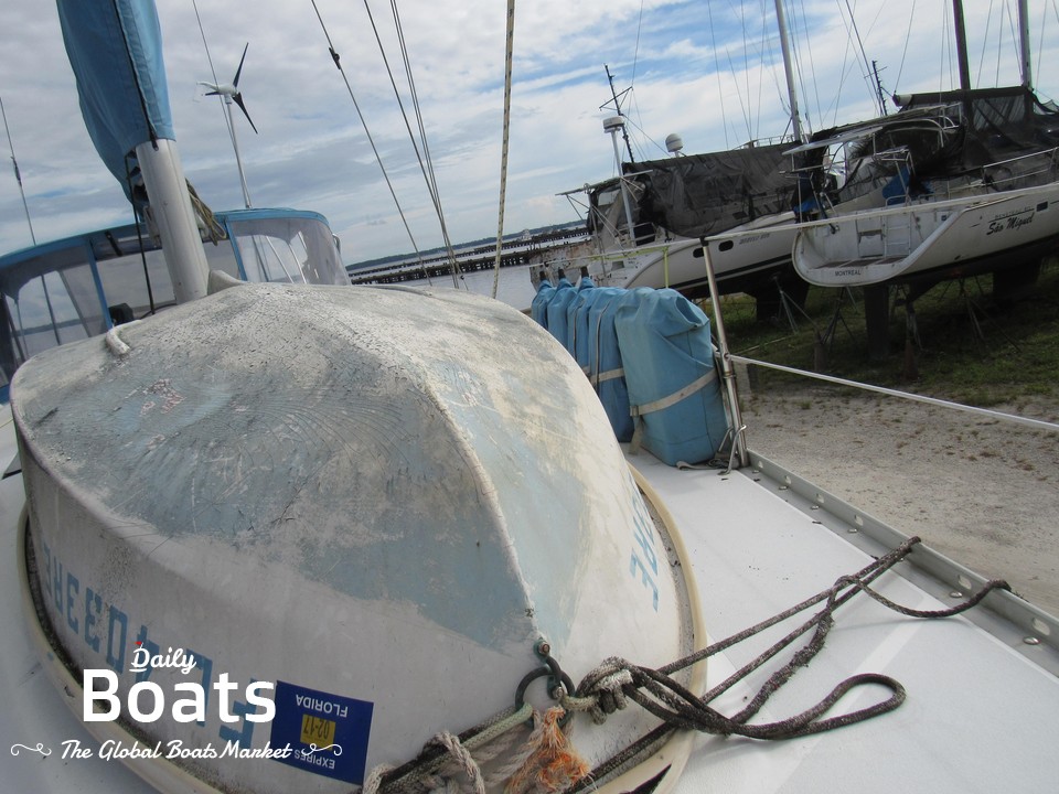 1993 Hunter Legend 37 for sale. View price, photos and Buy 1993 Hunter ...