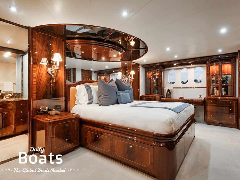 2004 Lazzara Yachts 106 for sale. View price, photos and Buy 2004 ...