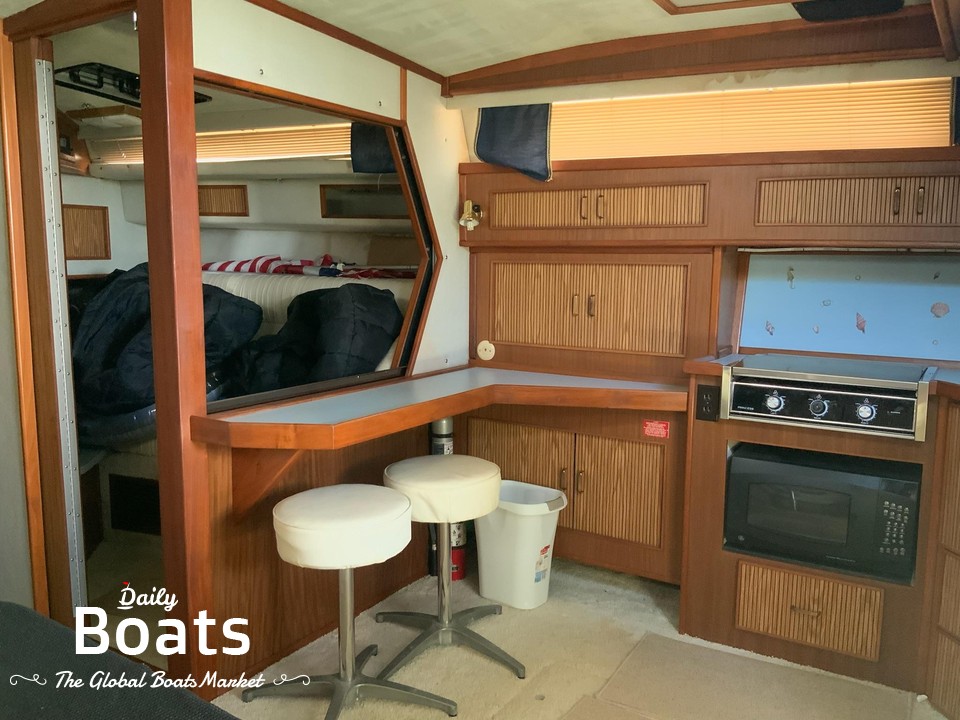 1989 Sea Ray 390 Express Cruiser for sale. View price, photos and Buy ...