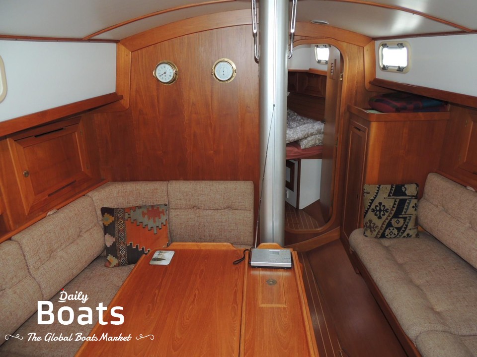 1998 Victoria 38 for sale. View price, photos and Buy 1998 Victoria 38 ...