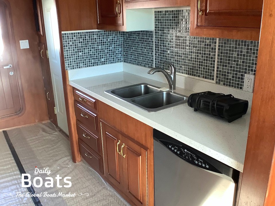 2010 Custom 90' Expedition Yacht for sale. View price, photos and Buy ...