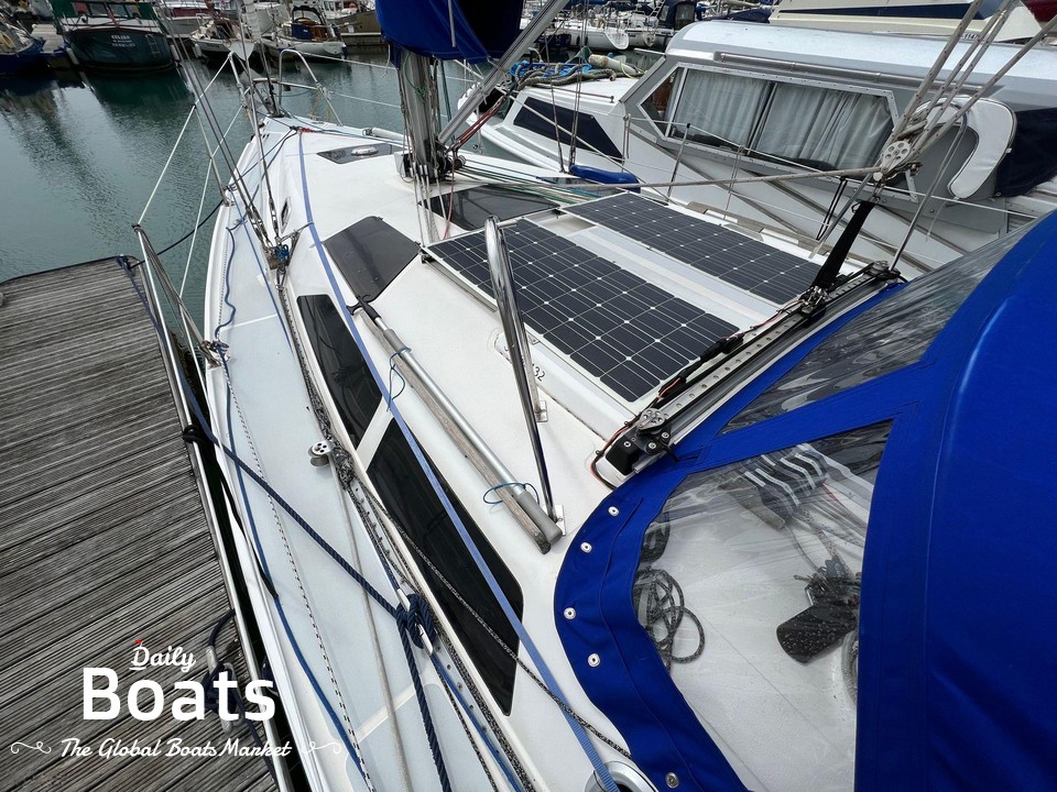 1989 Hunter Legend 335 for sale. View price, photos and Buy 1989 Hunter ...