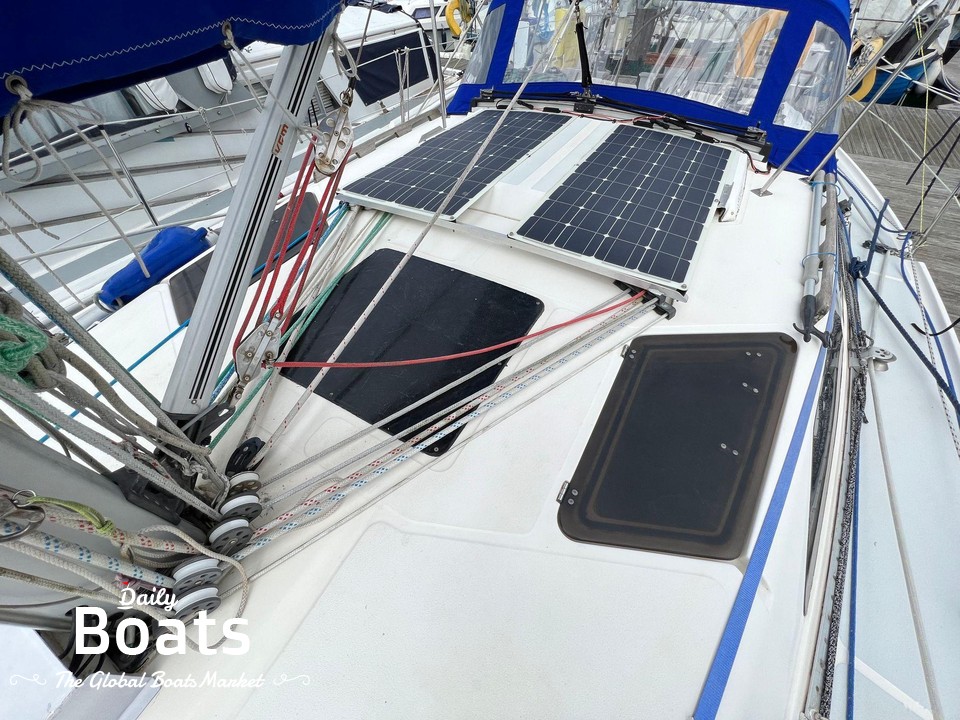 1989 Hunter Legend 335 for sale. View price, photos and Buy 1989 Hunter ...