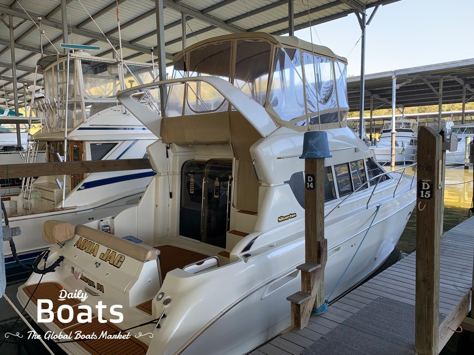 Yachts Silverton 362 sedan cruiser for sale - Daily Boats