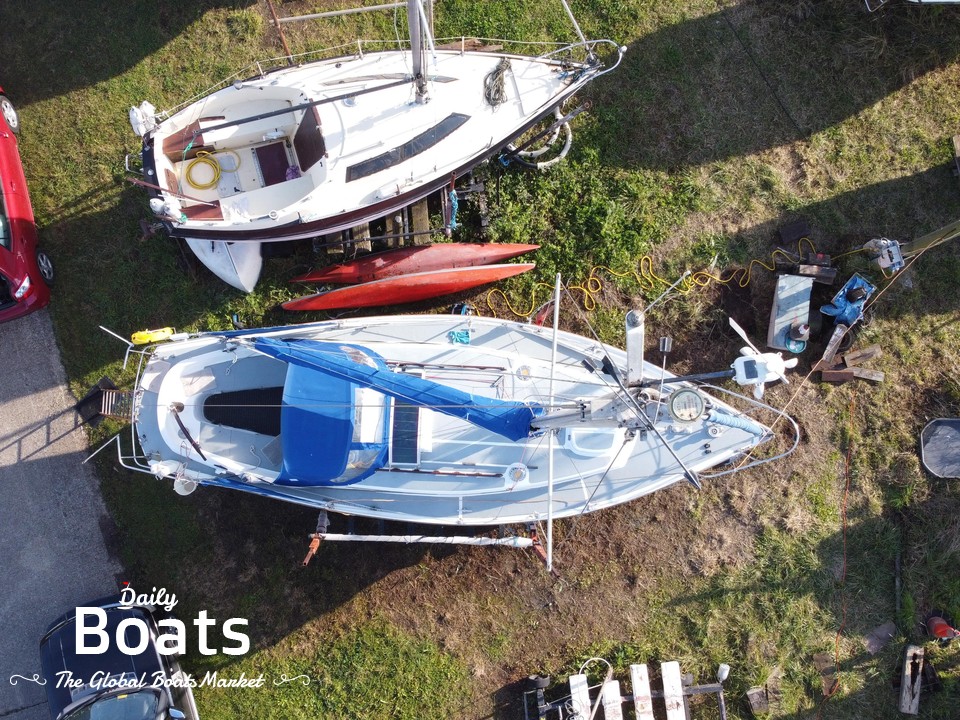 Cruising boats Snapdragon 890 for sale - Daily Boats