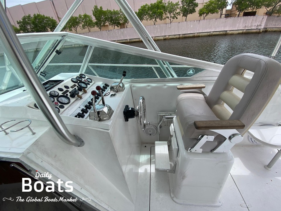 1985 Chris-Craft 333 Commander for sale. View price, photos and Buy ...