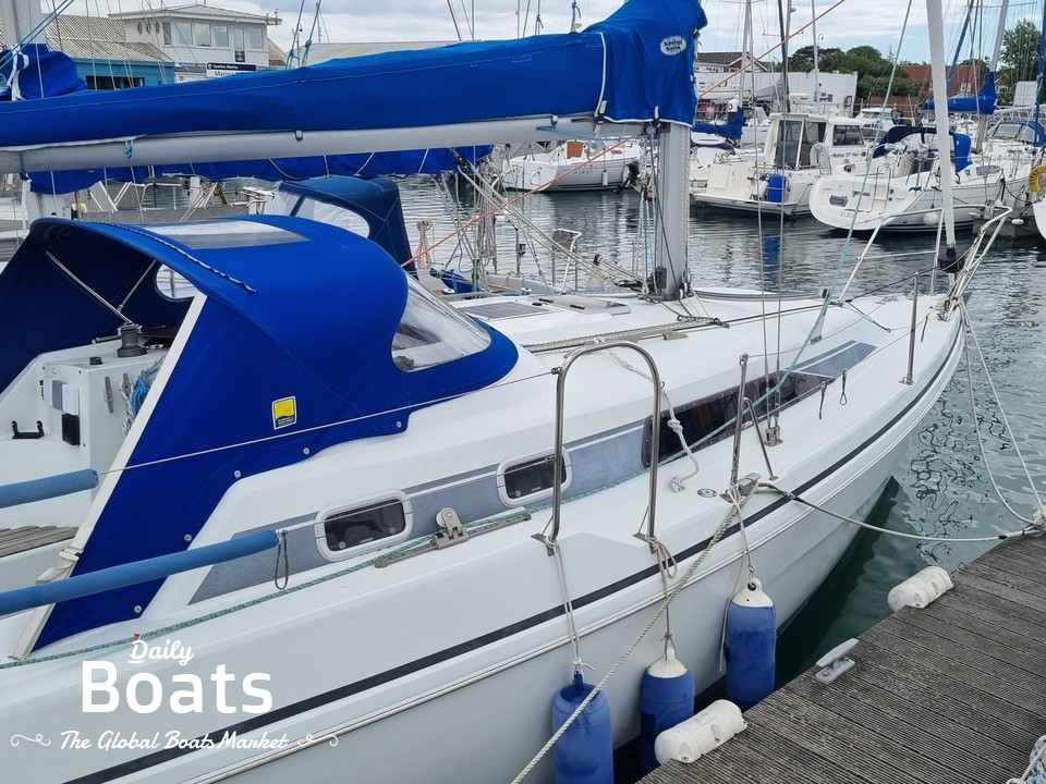 1997 Hunter Channel 323 for sale. View price, photos and Buy 1997 ...