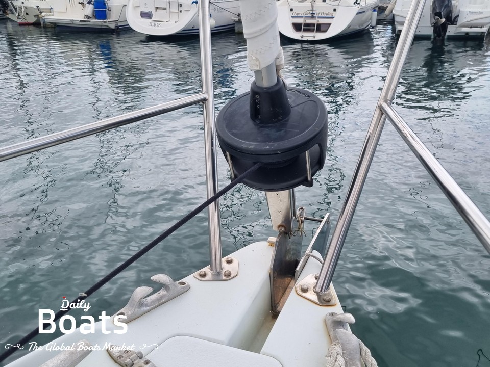 1997 Hunter Channel 323 for sale. View price, photos and Buy 1997 ...