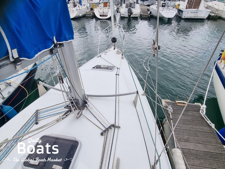 1997 Hunter Channel 323 for sale. View price, photos and Buy 1997 ...