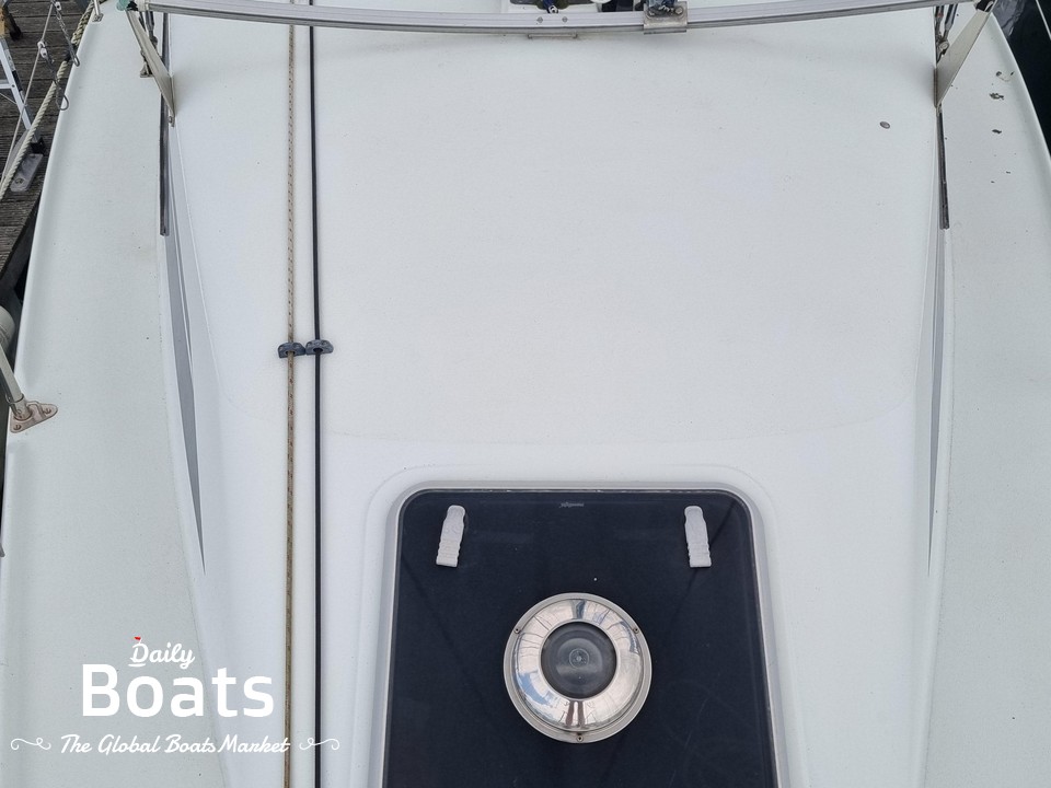 1997 Hunter Channel 323 for sale. View price, photos and Buy 1997 ...