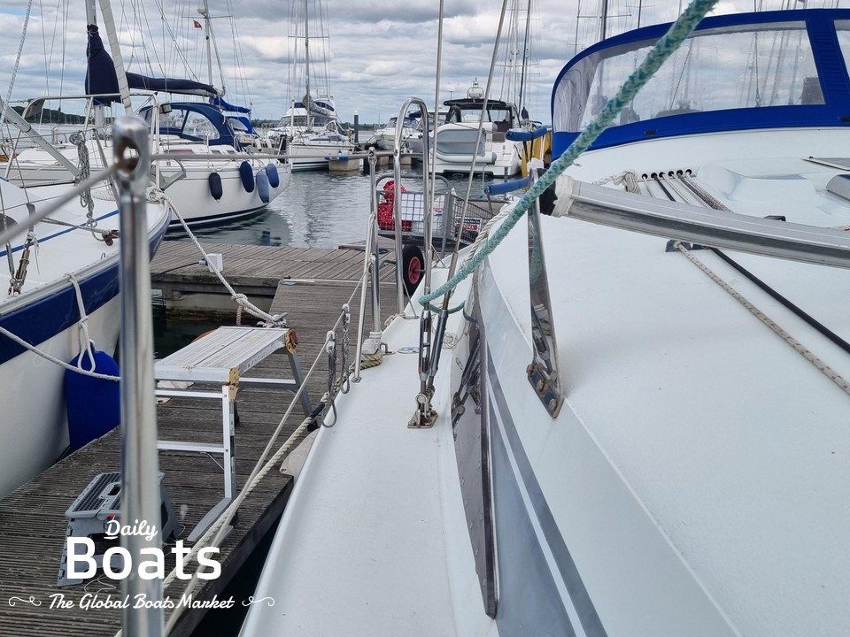 1997 Hunter Channel 323 for sale. View price, photos and Buy 1997 ...