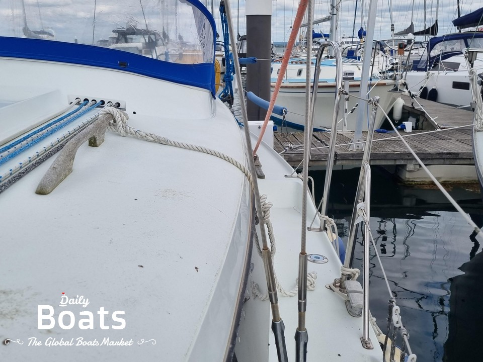 1997 Hunter Channel 323 for sale. View price, photos and Buy 1997 ...