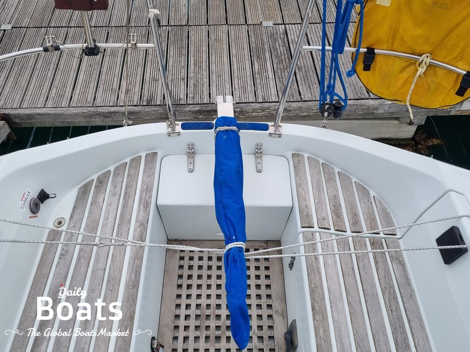 1997 Hunter Channel 323 for sale. View price, photos and Buy 1997 ...