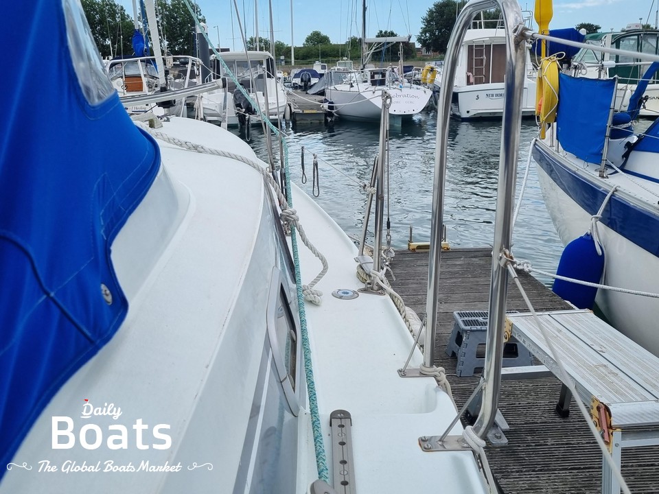 1997 Hunter Channel 323 for sale. View price, photos and Buy 1997 ...