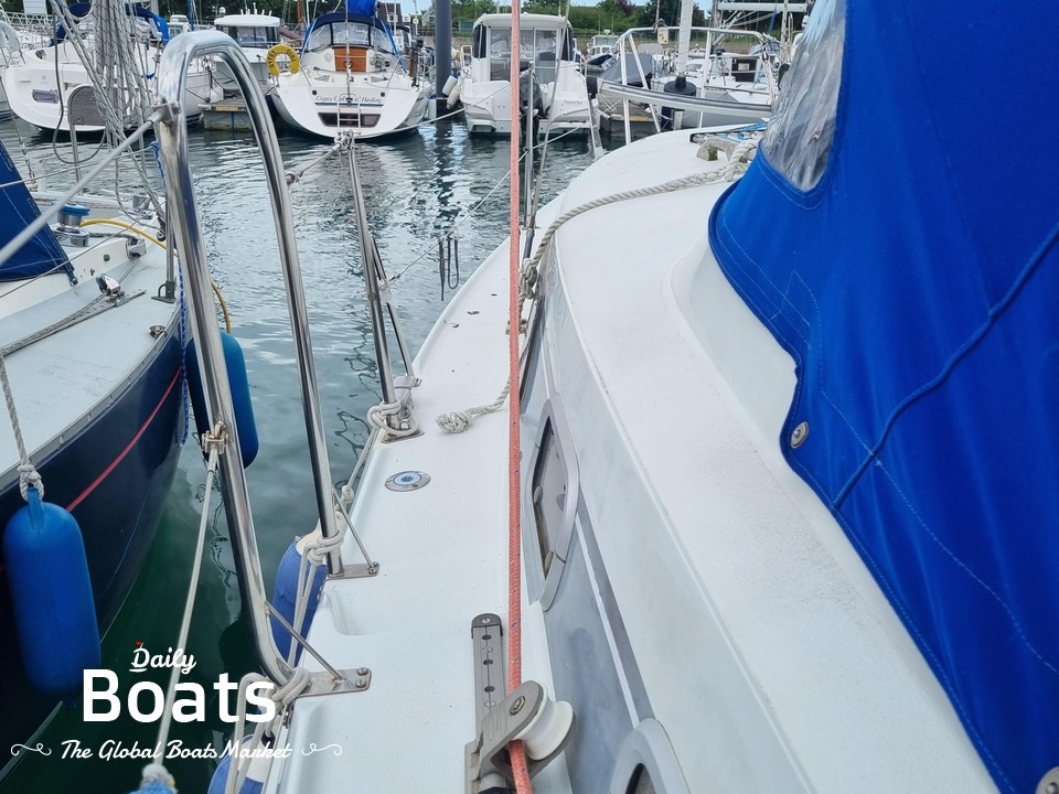 1997 Hunter Channel 323 for sale. View price, photos and Buy 1997 ...