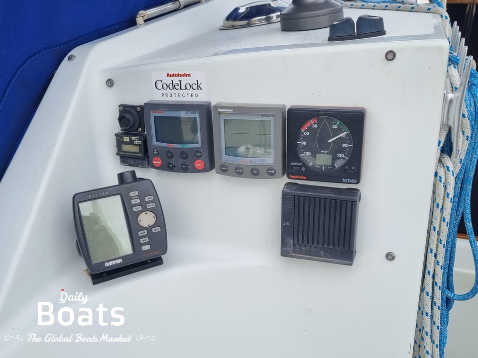 1997 Hunter Channel 323 for sale. View price, photos and Buy 1997 ...