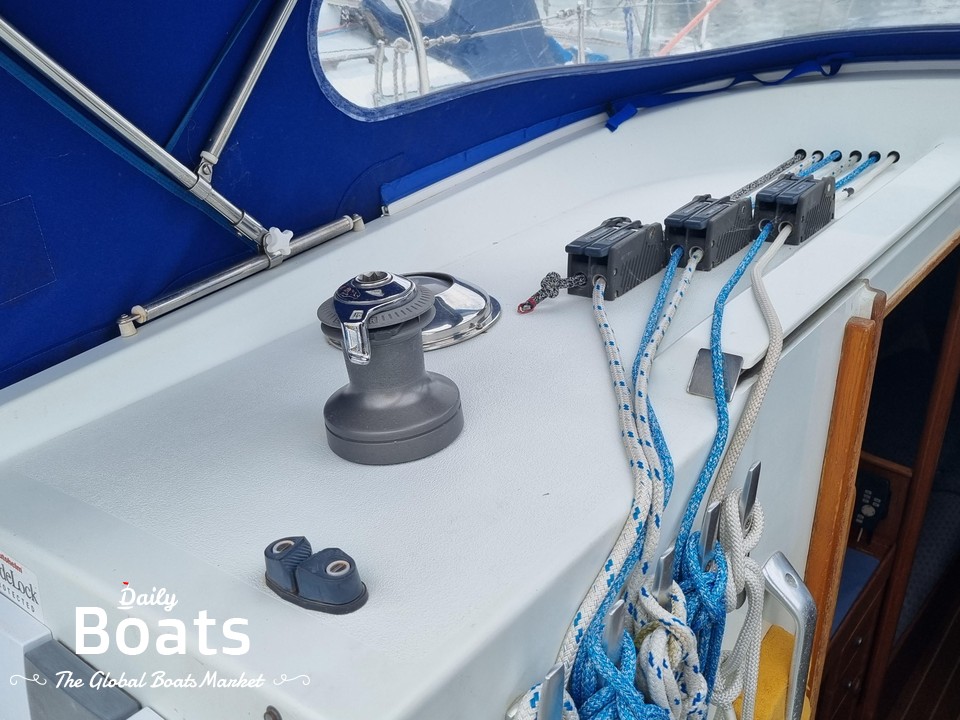 1997 Hunter Channel 323 for sale. View price, photos and Buy 1997 ...