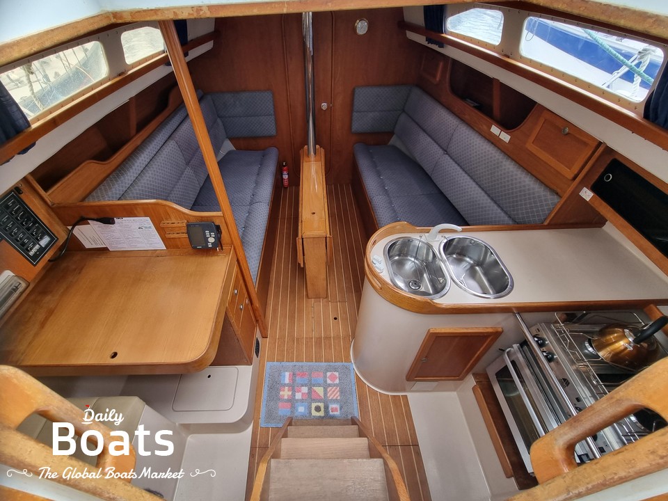 1997 Hunter Channel 323 for sale. View price, photos and Buy 1997 ...