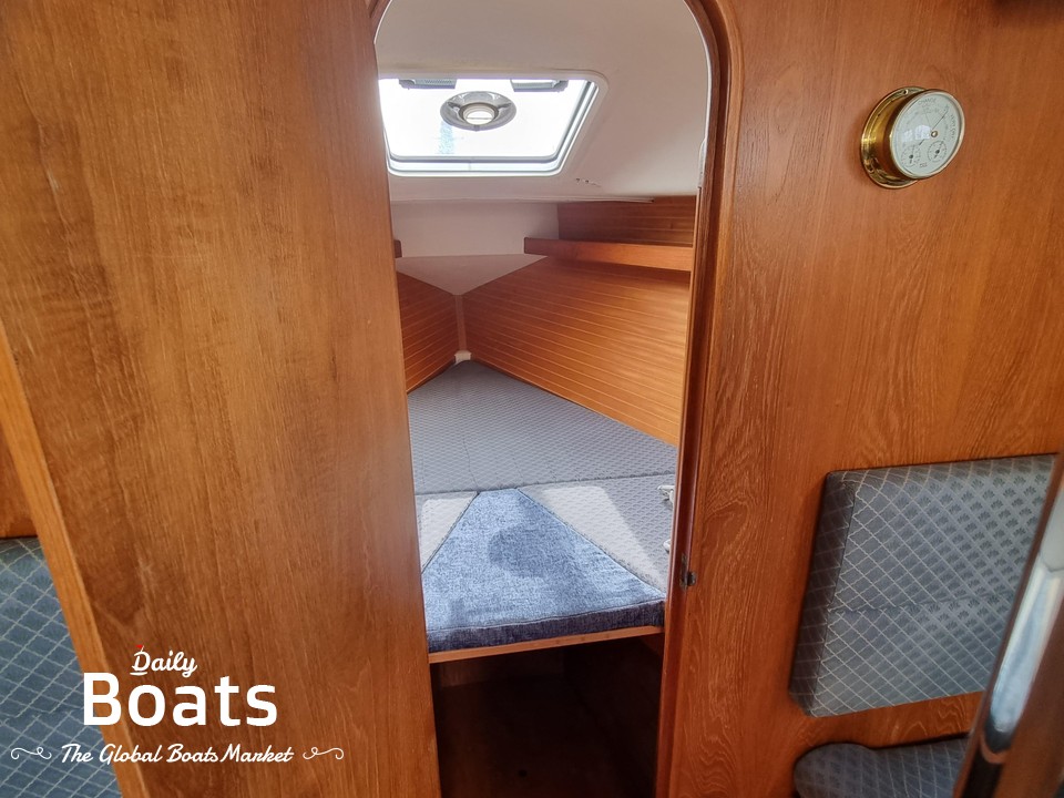 1997 Hunter Channel 323 for sale. View price, photos and Buy 1997 ...