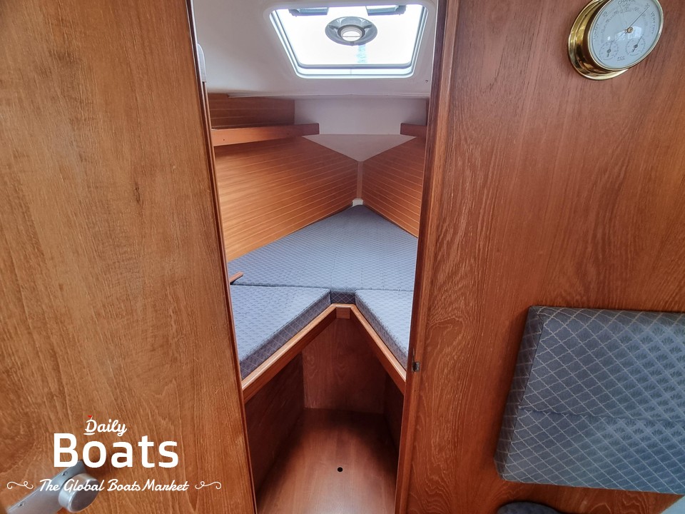 1997 Hunter Channel 323 for sale. View price, photos and Buy 1997 ...