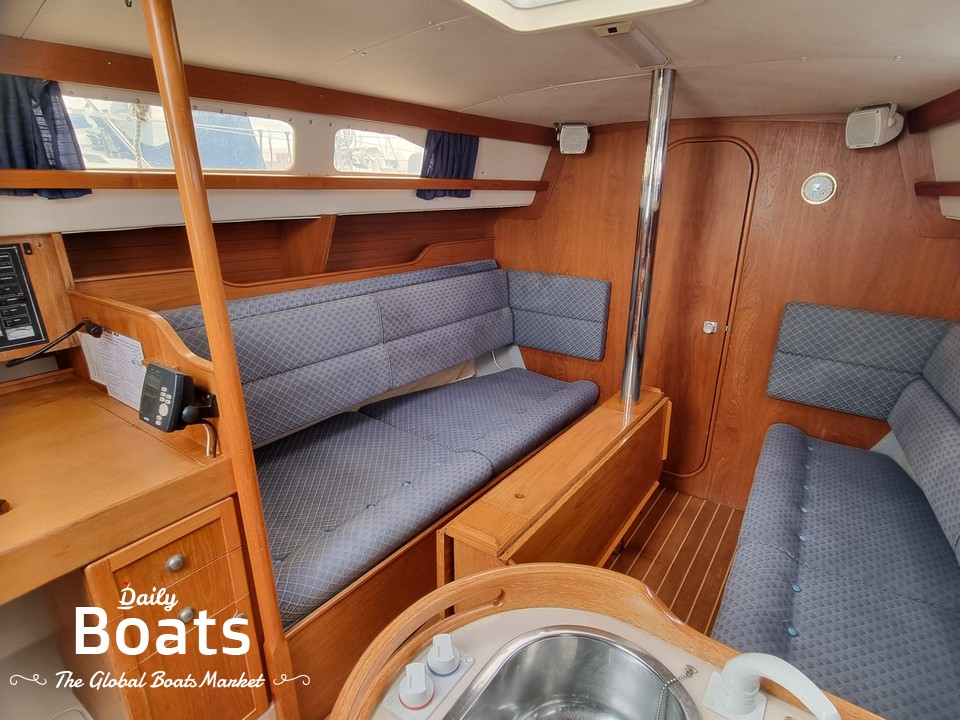 1997 Hunter Channel 323 for sale. View price, photos and Buy 1997 ...