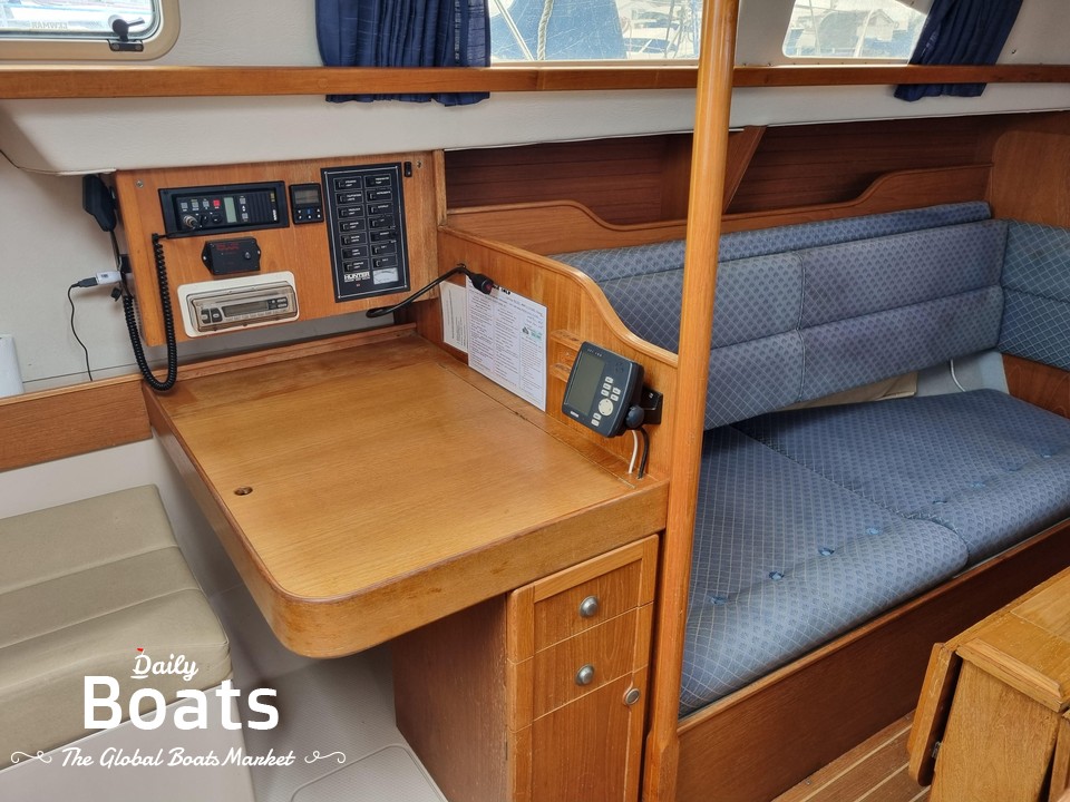 1997 Hunter Channel 323 for sale. View price, photos and Buy 1997 ...