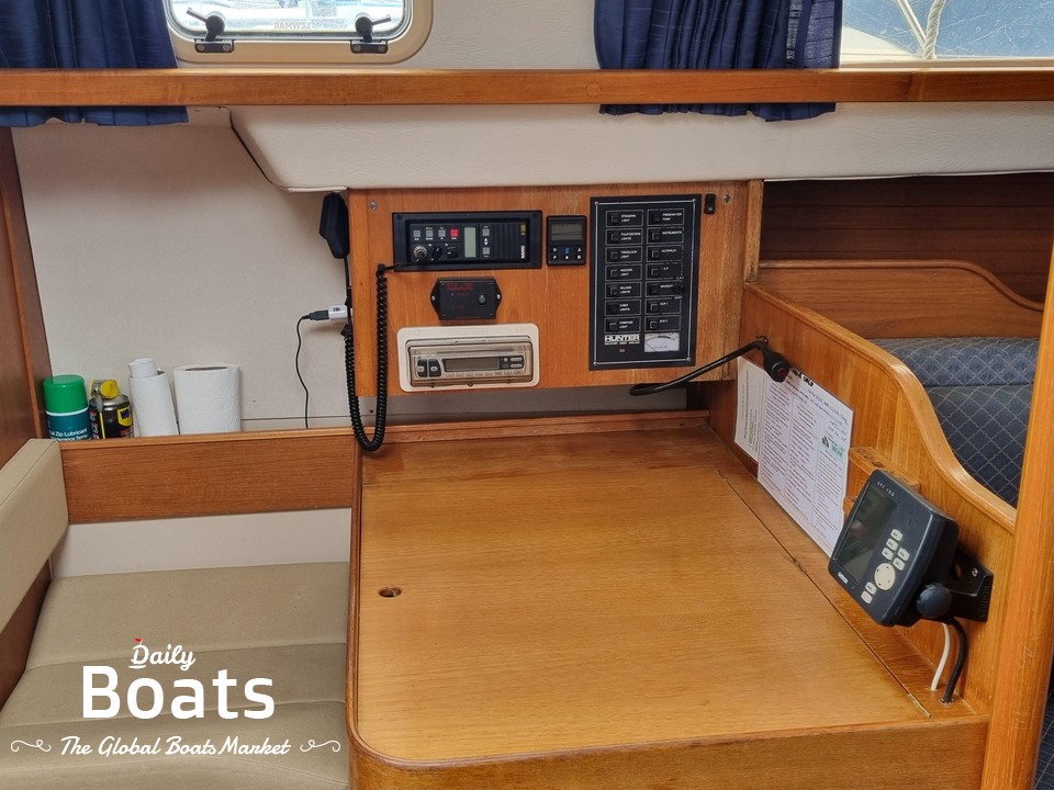 1997 Hunter Channel 323 for sale. View price, photos and Buy 1997 ...