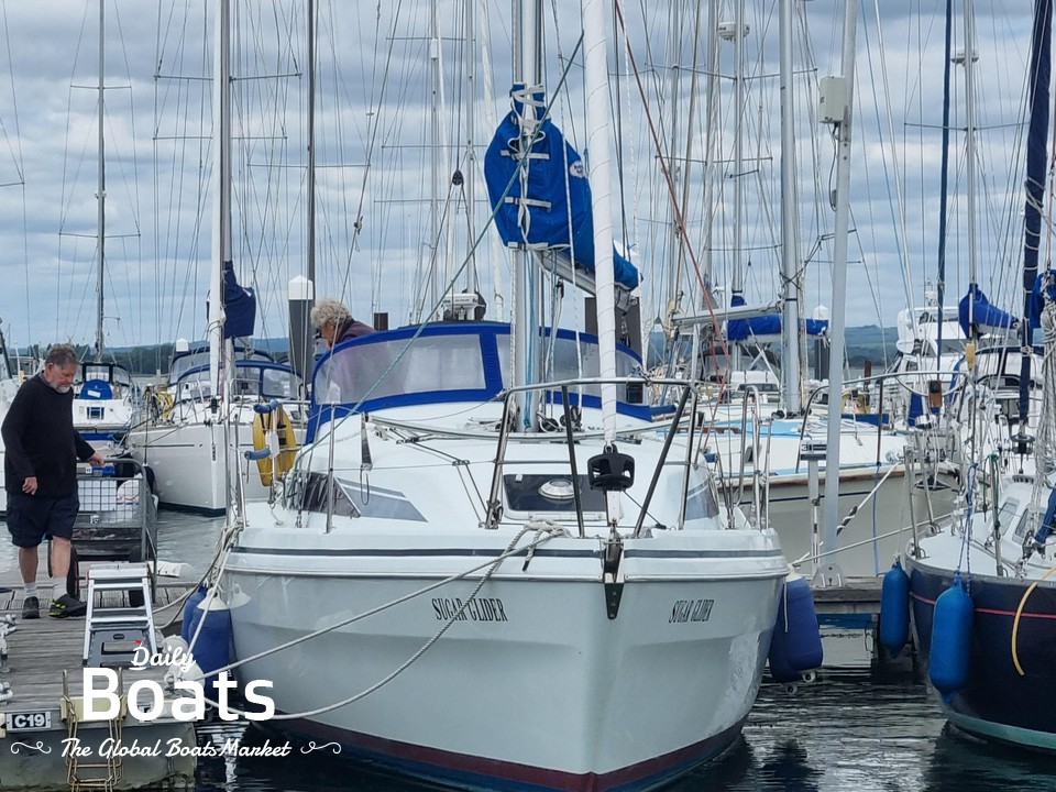 1997 Hunter Channel 323 for sale. View price, photos and Buy 1997 ...