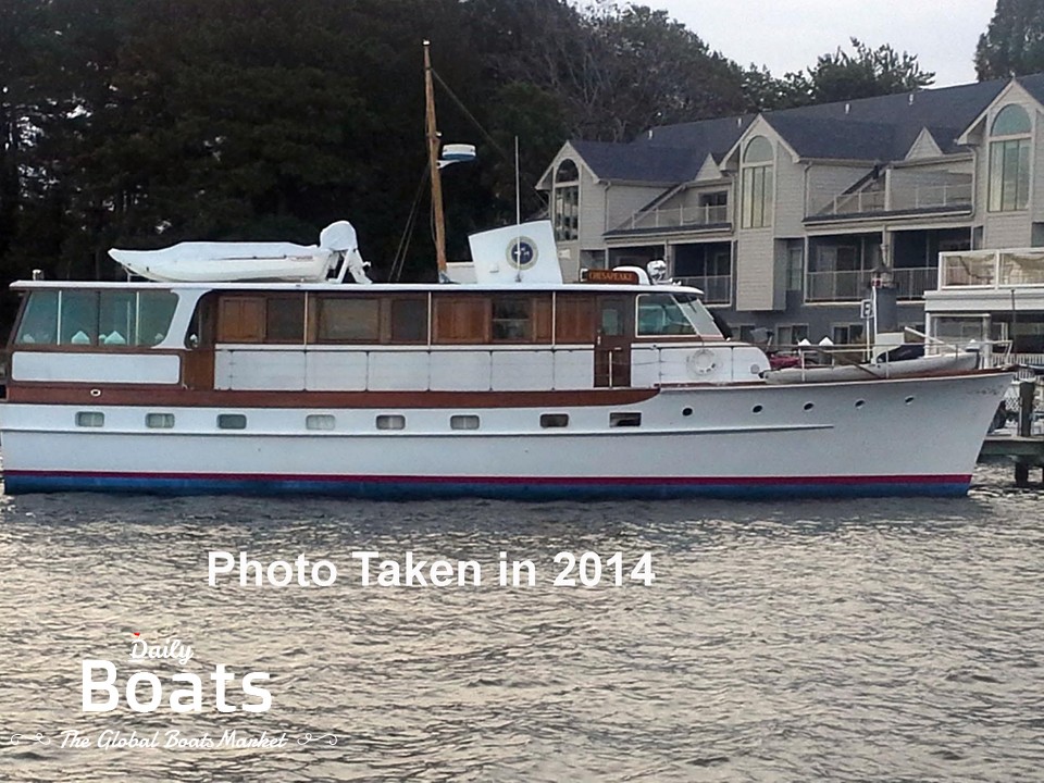 Trumpy houseboat for sale - Daily Boats