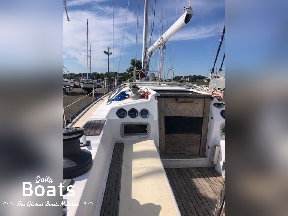 1981 Hunter 54 Cutter for sale. View price, photos and Buy 1981 Hunter ...