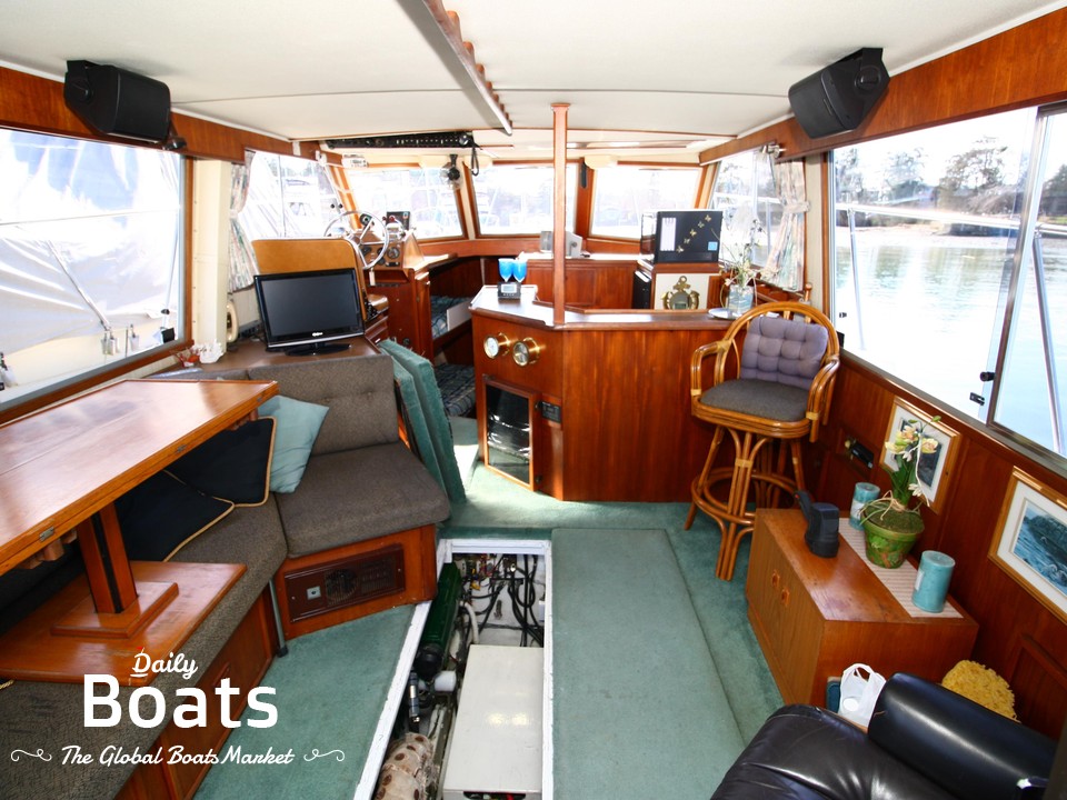 1980 Uniflite 37 Coastal Cruiser for sale. View price, photos and Buy ...