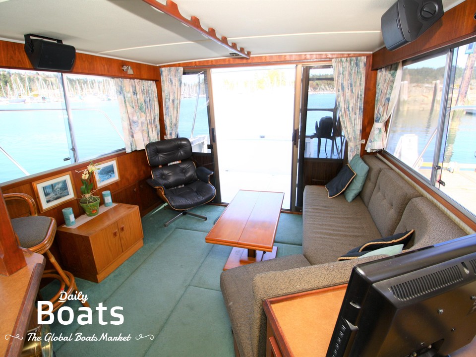 1980 Uniflite 37 Coastal Cruiser for sale. View price, photos and Buy ...