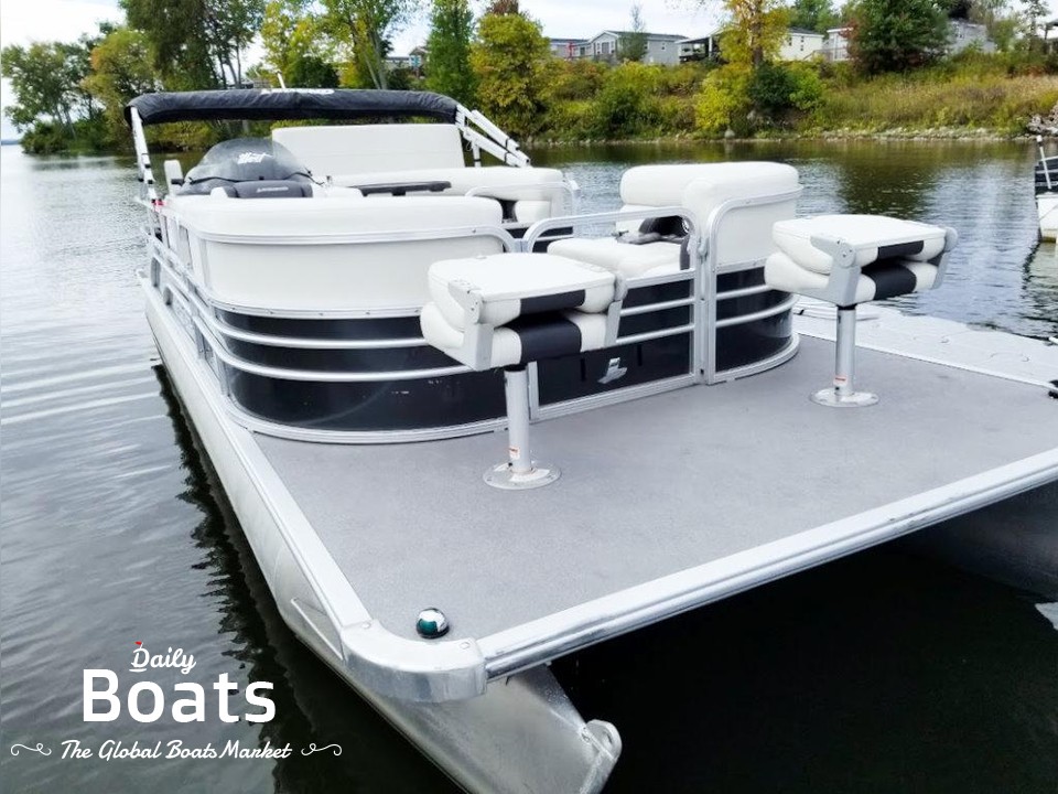 2015 Legend 25 Enjoy More Vf Pontoon Boat te koop. Bekijk prijs, foto's ...
