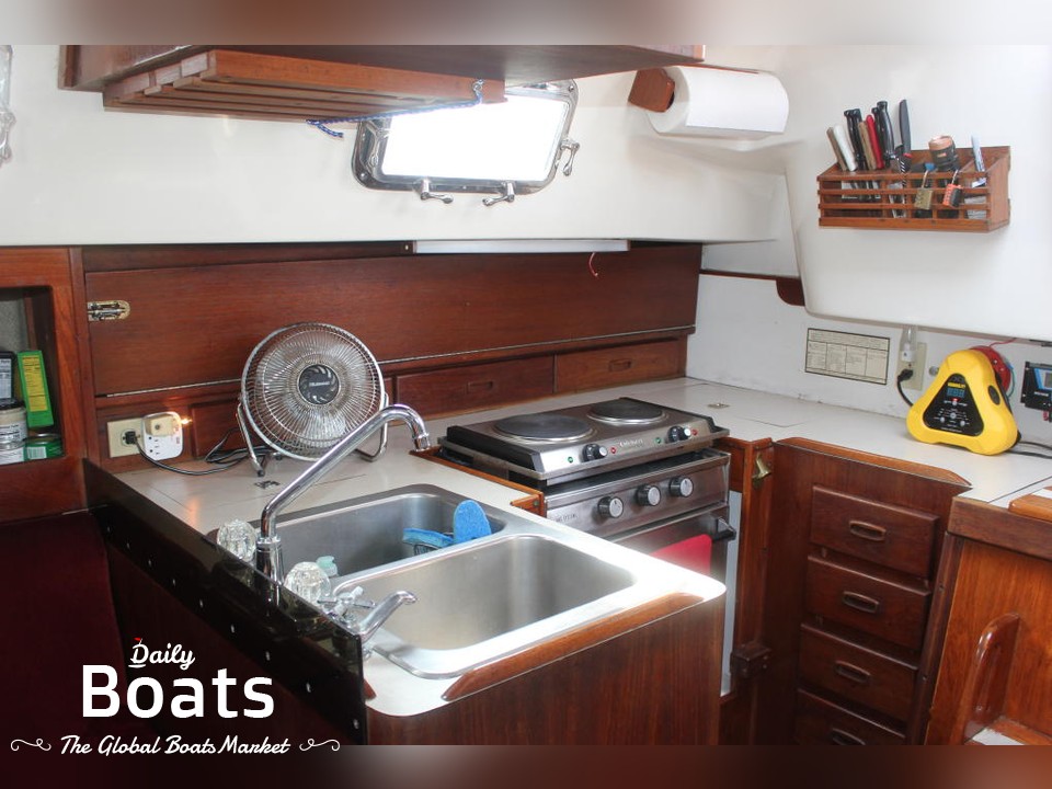 1980 Hunter 37 Cutter Cherubini for sale. View price, photos and Buy ...