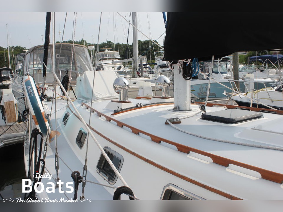 1980 Hunter 37 Cutter Cherubini for sale. View price, photos and Buy ...