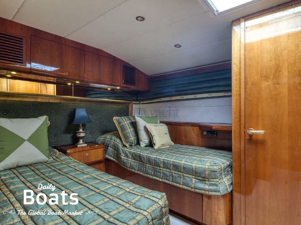 2002 Hatteras 86 Convertible for sale. View price, photos and Buy 2002 ...