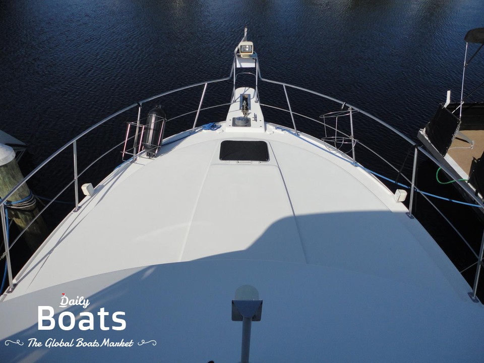 1995 Carver 370 Aft Cabin Motor Yacht for sale. View price, photos and ...