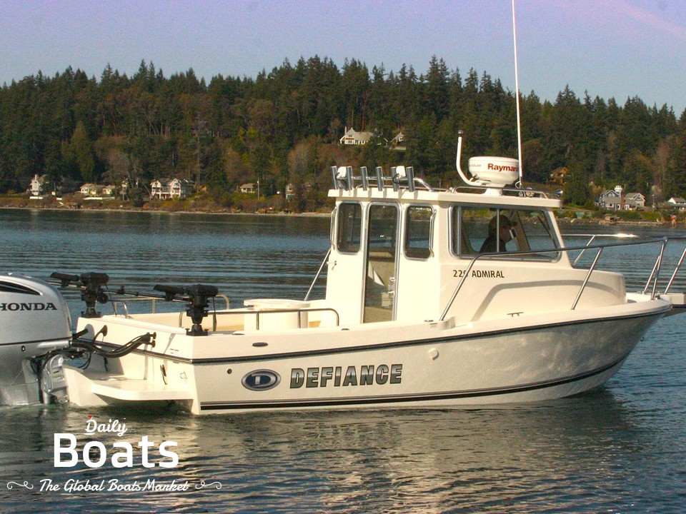 Bateaux pilotes Defiance 220 admiral ex à vendre - Daily Boats