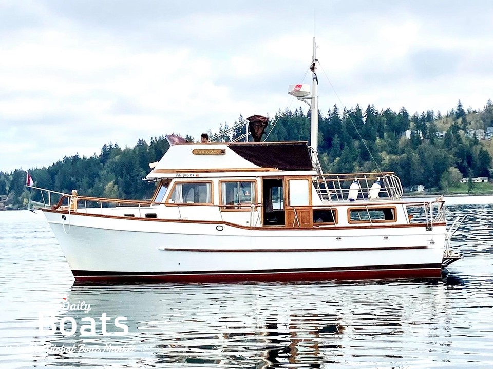 1980 Universal Marine Tri Cabin for sale. View price, photos and Buy ...