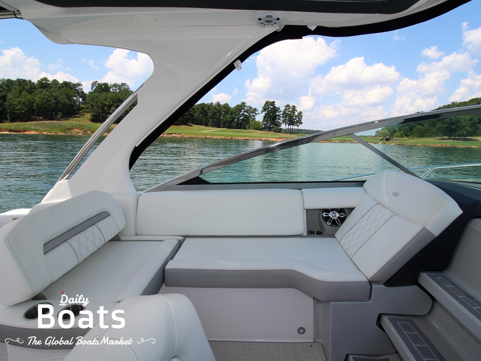 2021 Regal 33 Express for sale. View price, photos and Buy 2021 Regal ...